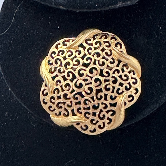 Monet | Jewelry | Vintage Monet Gold Tone Swirl Brooch | Poshmark